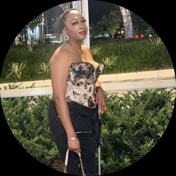 Teneshia's Closet (@beard_teneshia) | Poshmark